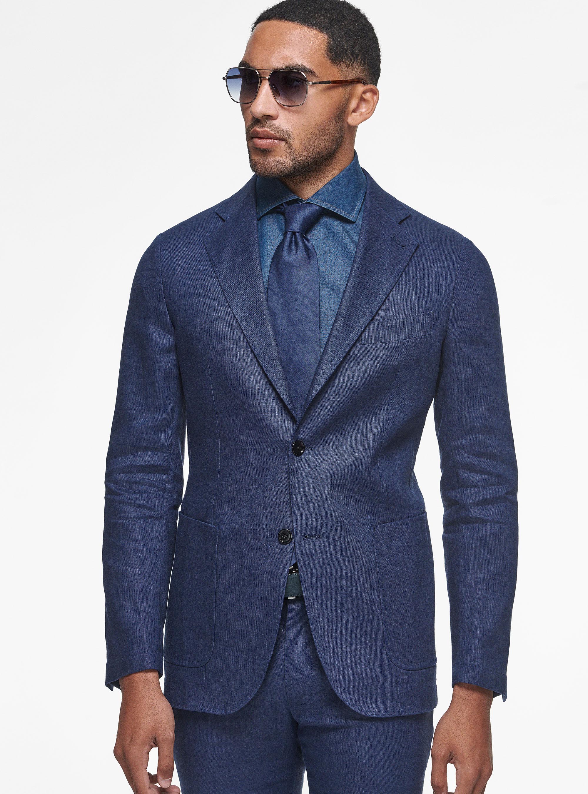 Blue suit in pure linen